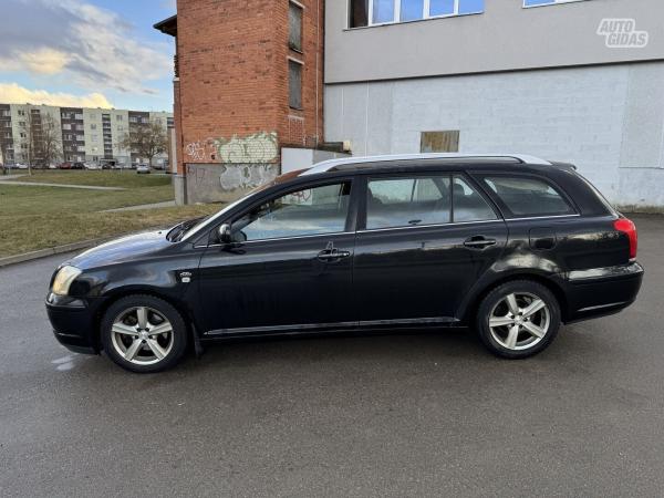 Black Toyota Avensis 2005 in Ukmerge, with an engine capacity of 2.00 L and mileage of 290 thousand km for 1250 €, photo 2 on AUTOMOTO.COM.LV