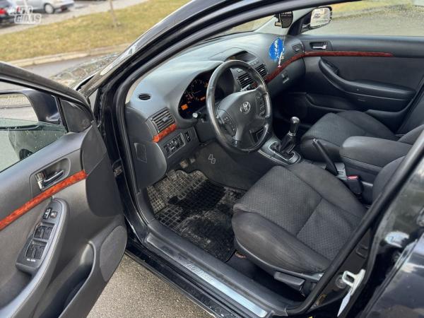 Black Toyota Avensis 2005 in Ukmerge, with an engine capacity of 2.00 L and mileage of 290 thousand km for 1250 €, photo 9 on AUTOMOTO.COM.LV