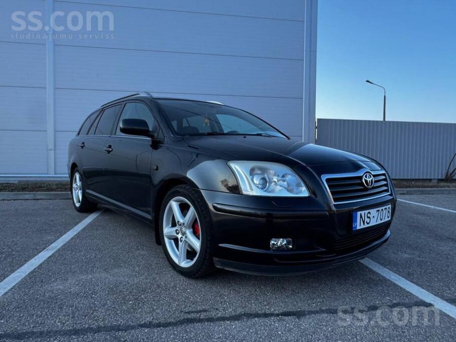 Черный Тойота Авенсис 2005 в Даугавпилс, объемом двигателя 2.20 л и пробегом 387 тыс. км за 1650 €, фото 1 на AUTOMOTO.COM.LV