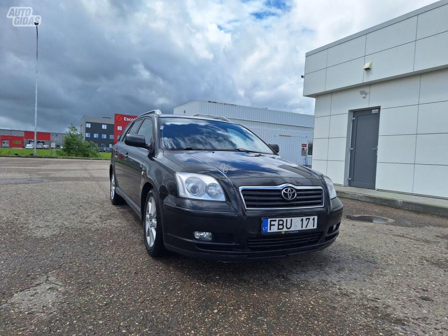 Черный Тойота Авенсис 2005 в Тельшяй, объемом двигателя 2.00 л и пробегом 300 тыс. км за 950 €, фото 1 на AUTOMOTO.COM.LV