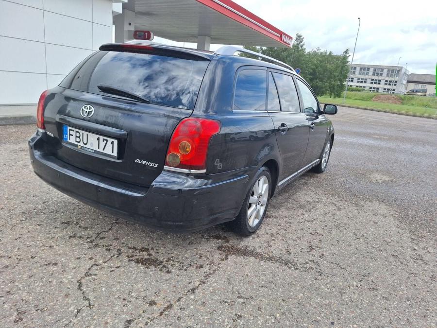 Черный Тойота Авенсис 2005 в Тельшяй, объемом двигателя 2.00 л и пробегом 300 тыс. км за 950 €, фото 7 на AUTOMOTO.COM.LV