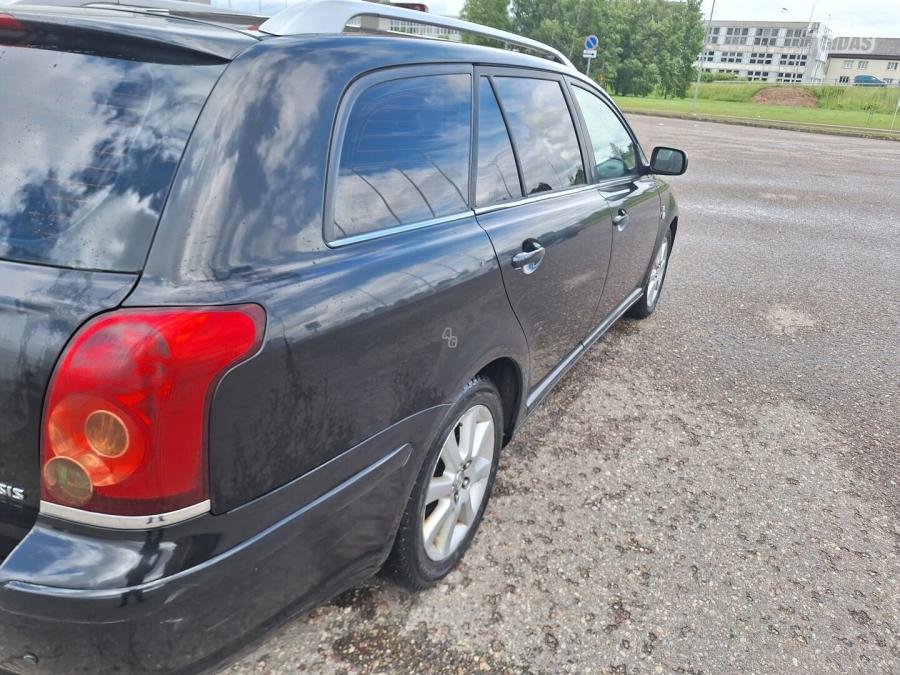 Черный Тойота Авенсис 2005 в Тельшяй, объемом двигателя 2.00 л и пробегом 300 тыс. км за 950 €, фото 11 на AUTOMOTO.COM.LV