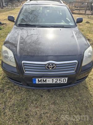 Melns Toyota Avensis 2005 Rīga, ar dzinēja tilpumu 2.00 L un nobraukumu 309 tūkst. km par 1200 €, foto  vietnē AUTOMOTO.COM.LV