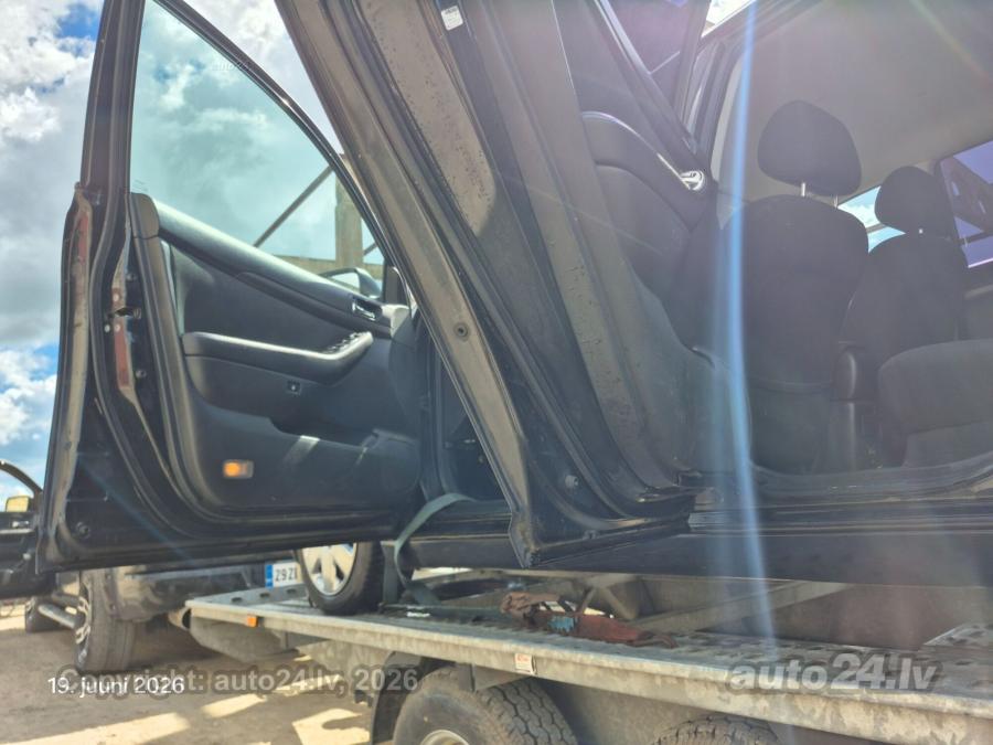 Черный Тойота Авенсис 2005 в Пярну, объемом двигателя 2.00 л и пробегом 282 тыс. км за 750 €, фото 14 на AUTOMOTO.COM.LV