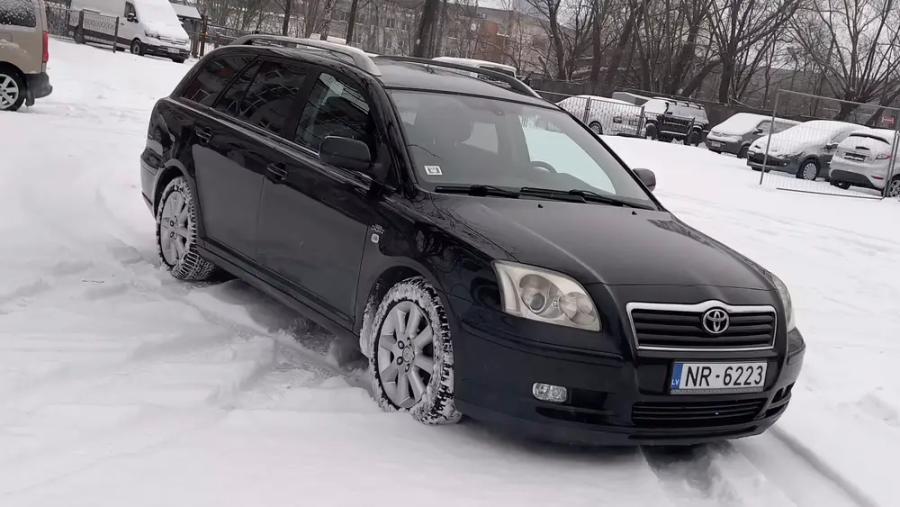 Melns Toyota Avensis 2005 Rīga, ar dzinēja tilpumu 2.20 L un nobraukumu 325 tūkst. km par 2500 €, foto 1 vietnē AUTOMOTO.COM.LV