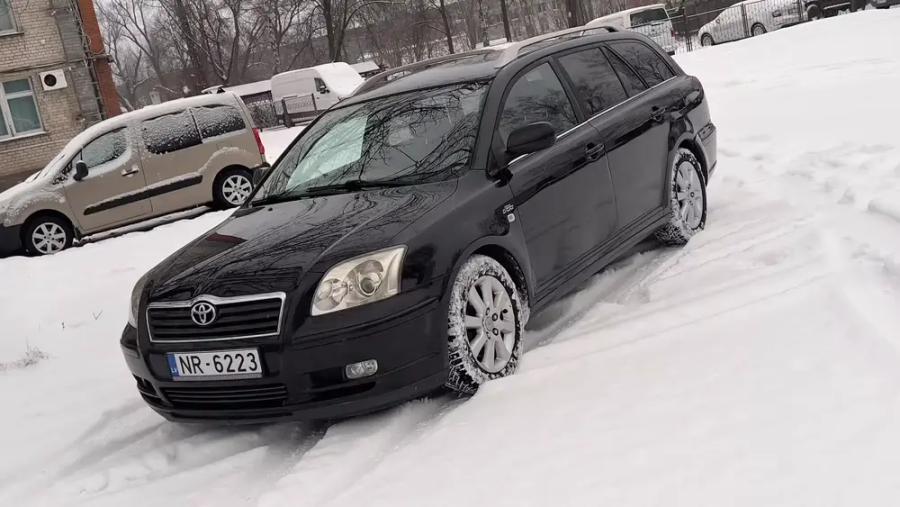 Melns Toyota Avensis 2005 Rīga, ar dzinēja tilpumu 2.20 L un nobraukumu 325 tūkst. km par 2500 €, foto 3 vietnē AUTOMOTO.COM.LV