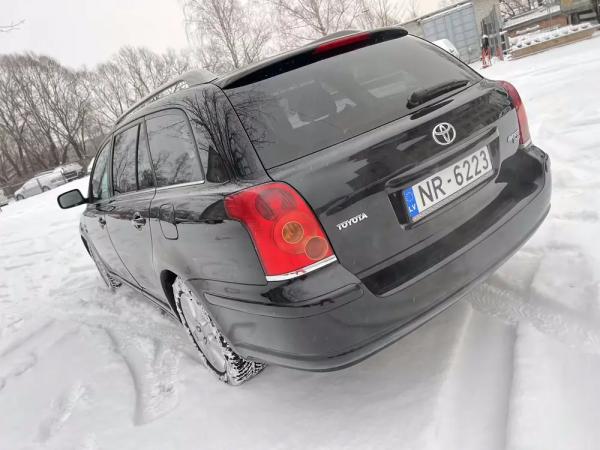 Black Toyota Avensis 2005 in Riga, with an engine capacity of 2.20 L and mileage of 325 thousand km for 2500 €, photo 5 on AUTOMOTO.COM.LV