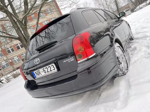 Black Toyota Avensis 2005 in Riga, with an engine capacity of 2.20 L and mileage of 325 thousand km for 2500 €, photo 6 on AUTOMOTO.COM.LV