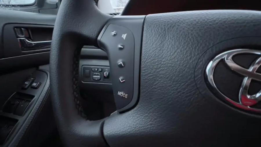 Melns Toyota Avensis 2005 Rīga, ar dzinēja tilpumu 2.20 L un nobraukumu 325 tūkst. km par 2500 €, foto 12 vietnē AUTOMOTO.COM.LV