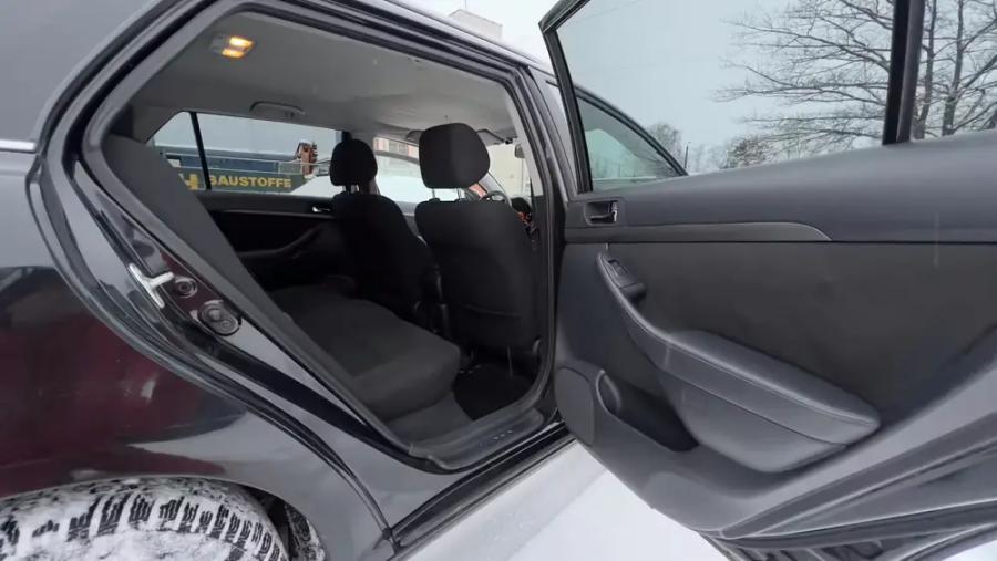 Melns Toyota Avensis 2005 Rīga, ar dzinēja tilpumu 2.20 L un nobraukumu 325 tūkst. km par 2500 €, foto 18 vietnē AUTOMOTO.COM.LV