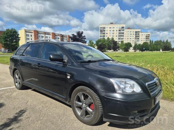 Black Toyota Avensis 2005 in Ogre, with an engine capacity of 2.00 L and mileage of 324 thousand km for 2000 €, photo 2 on AUTOMOTO.COM.LV
