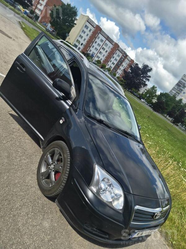Black Toyota Avensis 2005 in Ogre, with an engine capacity of 2.00 L and mileage of 324 thousand km for 2000 €, photo 3 on AUTOMOTO.COM.LV
