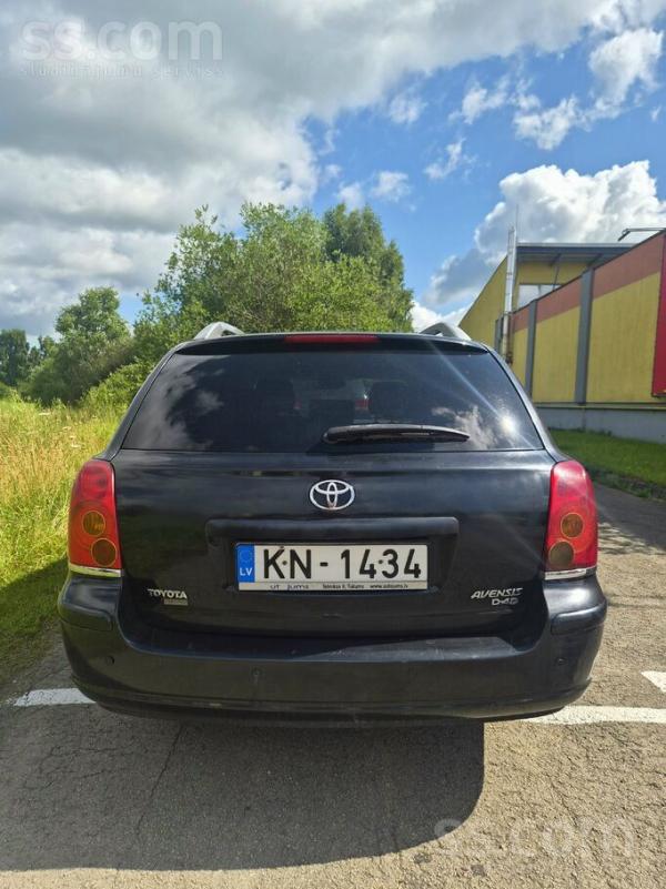 Black Toyota Avensis 2005 in Ogre, with an engine capacity of 2.00 L and mileage of 324 thousand km for 2000 €, photo 5 on AUTOMOTO.COM.LV
