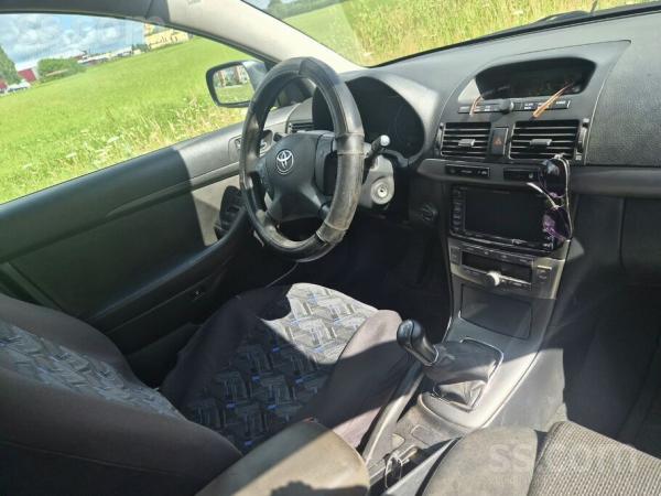 Black Toyota Avensis 2005 in Ogre, with an engine capacity of 2.00 L and mileage of 324 thousand km for 2000 €, photo 7 on AUTOMOTO.COM.LV