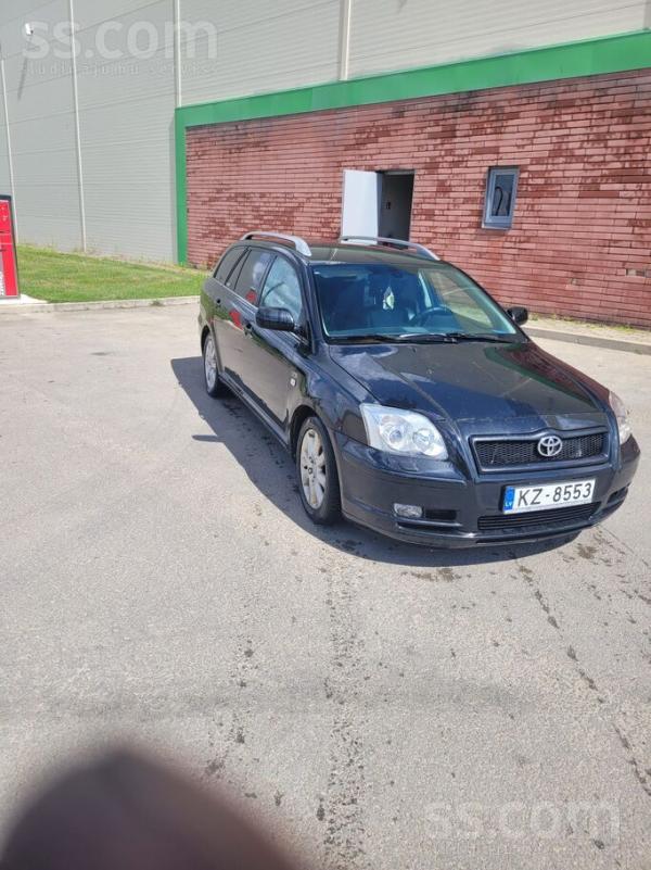 Black Toyota Avensis 2005 in Tukums, with an engine capacity of 2.20 L and mileage of 374 thousand km for 900 €, photo 2 on AUTOMOTO.COM.LV