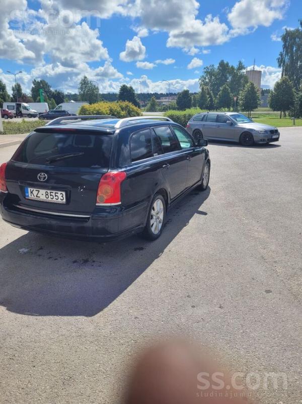 Black Toyota Avensis 2005 in Tukums, with an engine capacity of 2.20 L and mileage of 374 thousand km for 900 €, photo 3 on AUTOMOTO.COM.LV