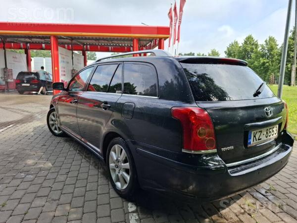 Black Toyota Avensis 2005 in Riga, with an engine capacity of 2.20 L and mileage of 377 thousand km for 1430 €, photo 3 on AUTOMOTO.COM.LV