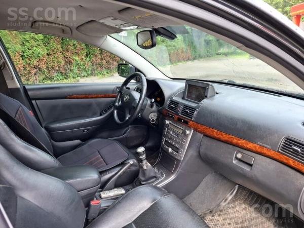 Black Toyota Avensis 2005 in Riga, with an engine capacity of 2.20 L and mileage of 377 thousand km for 1430 €, photo 5 on AUTOMOTO.COM.LV