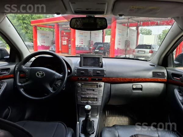 Black Toyota Avensis 2005 in Riga, with an engine capacity of 2.20 L and mileage of 377 thousand km for 1430 €, photo 7 on AUTOMOTO.COM.LV