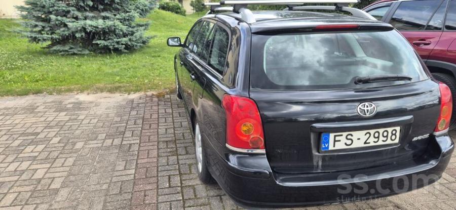 Black Toyota Avensis 2005 in Riga, with an engine capacity of 1.80 L and mileage of 180 thousand km for 2500 €, photo 1 on AUTOMOTO.COM.LV