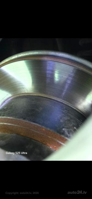 Black Toyota Avensis 2005 in Elva, with an engine capacity of 2.00 L and mileage of 462 thousand km for 1499 €, photo 14 on AUTOMOTO.COM.LV
