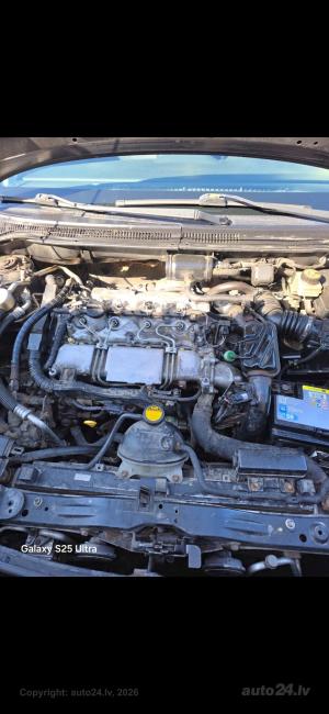 Black Toyota Avensis 2005 in Elva, with an engine capacity of 2.00 L and mileage of 462 thousand km for 1499 €, photo 28 on AUTOMOTO.COM.LV