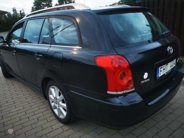 Black Toyota Avensis 2005 in Vilnius, with an engine capacity of 1.80 L and mileage of 108 thousand km for 2750 €, photo 3 on AUTOMOTO.COM.LV