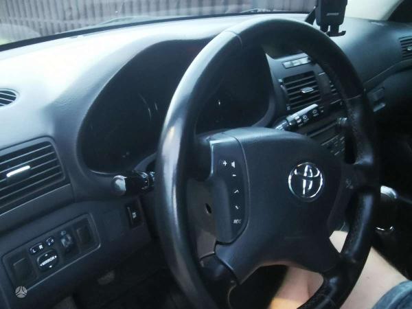 Black Toyota Avensis 2005 in Vilnius, with an engine capacity of 1.80 L and mileage of 108 thousand km for 2750 €, photo 10 on AUTOMOTO.COM.LV