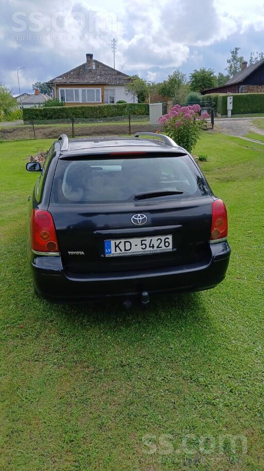 Black Toyota Avensis 2005 in Valka, with an engine capacity of 1.80 L and mileage of 353 thousand km for 1100 €, photo 3 on AUTOMOTO.COM.LV