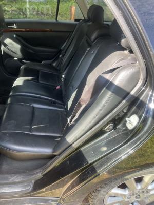 Black Toyota Avensis 2005 in Liepaja, with an engine capacity of 2.20 L and mileage of 376 thousand km for 900 €, photo 5 on AUTOMOTO.COM.LV