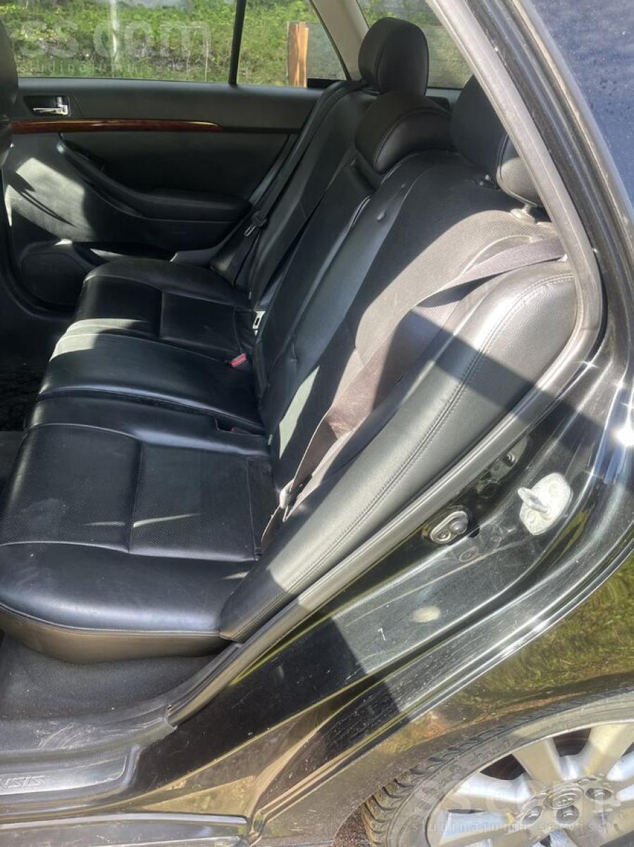 Black Toyota Avensis 2005 in Liepaja, with an engine capacity of 2.20 L and mileage of 376 thousand km for 900 €, photo 5 on AUTOMOTO.COM.LV