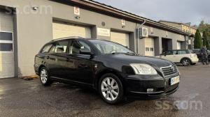 Melns Toyota Avensis 2005 Rīga, ar dzinēja tilpumu 2.00 L un nobraukumu 360 tūkst. km par 1100 €, foto  vietnē AUTOMOTO.COM.LV