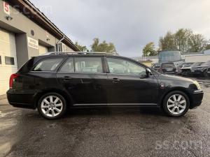 Black Toyota Avensis 2005 in Riga, with an engine capacity of 2.00 L and mileage of 360 thousand km for 1100 €, photo 4 on AUTOMOTO.COM.LV