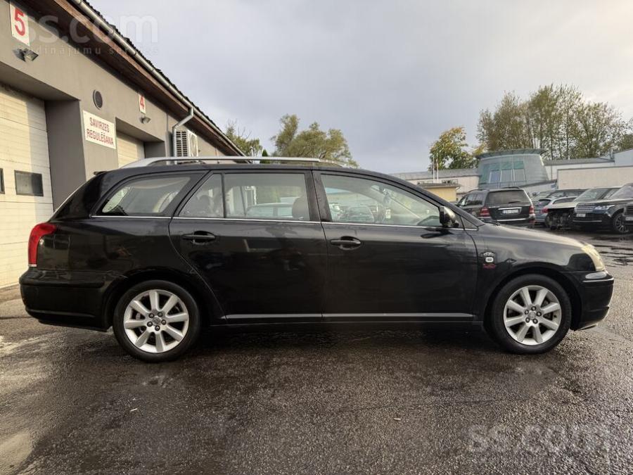 Black Toyota Avensis 2005 in Riga, with an engine capacity of 2.00 L and mileage of 360 thousand km for 1100 €, photo 4 on AUTOMOTO.COM.LV