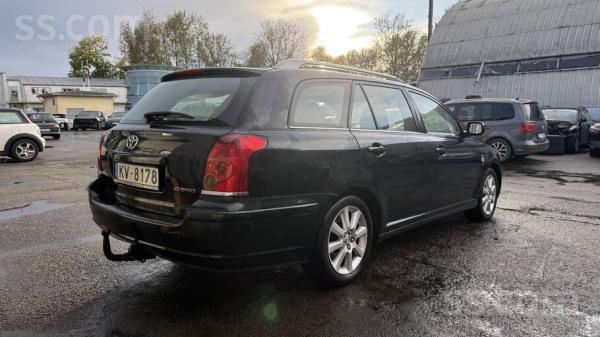 Black Toyota Avensis 2005 in Riga, with an engine capacity of 2.00 L and mileage of 360 thousand km for 1100 €, photo 5 on AUTOMOTO.COM.LV