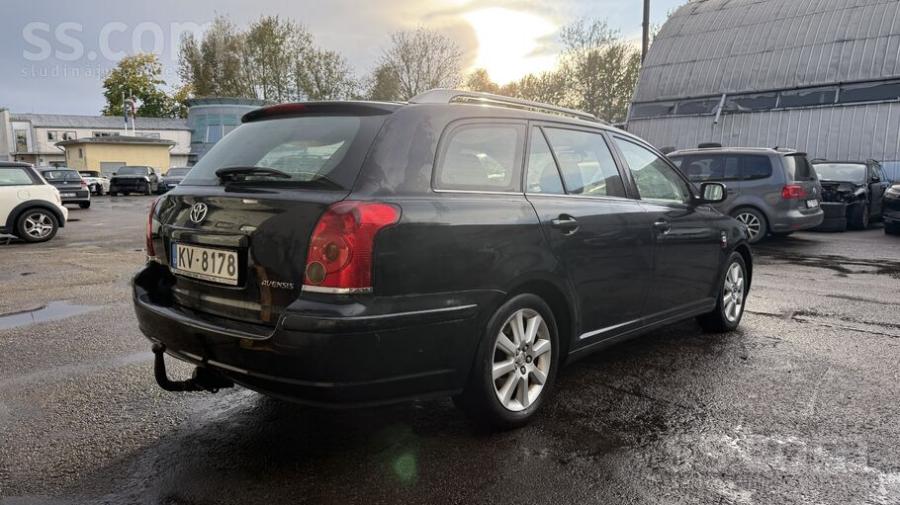 Black Toyota Avensis 2005 in Riga, with an engine capacity of 2.00 L and mileage of 360 thousand km for 1100 €, photo 5 on AUTOMOTO.COM.LV