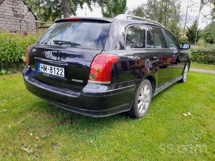 Black Toyota Avensis 2006 in Riga, with an engine capacity of 2.20 L and mileage of 400 thousand km for 990 €, photo 3 on AUTOMOTO.COM.LV