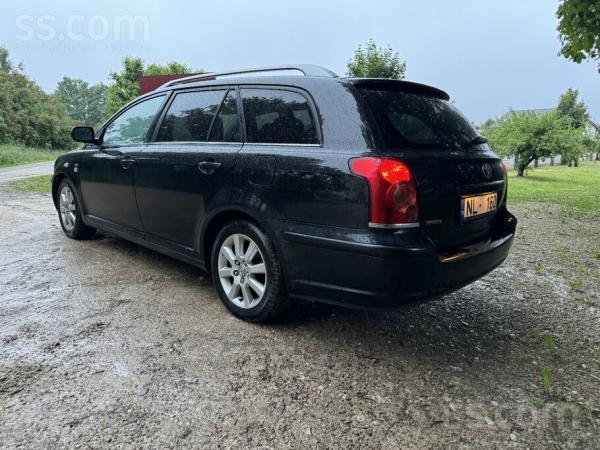 Black Toyota Avensis 2006 in Tukums, with an engine capacity of 2.20 L and mileage of 434 thousand km for 650 €, photo 1 on AUTOMOTO.COM.LV