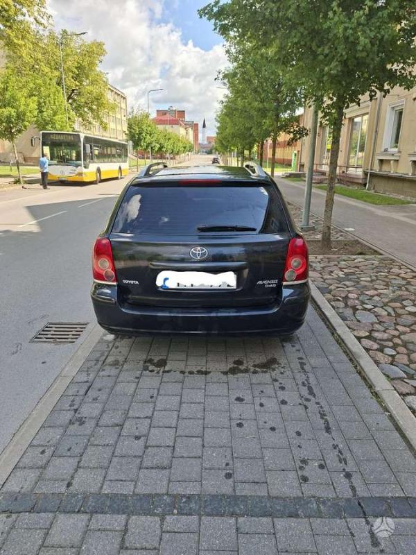 Black Toyota Avensis 2006 in Siauliai, with an engine capacity of 2.00 L and mileage of 324 thousand km for 1950 €, photo 3 on AUTOMOTO.COM.LV