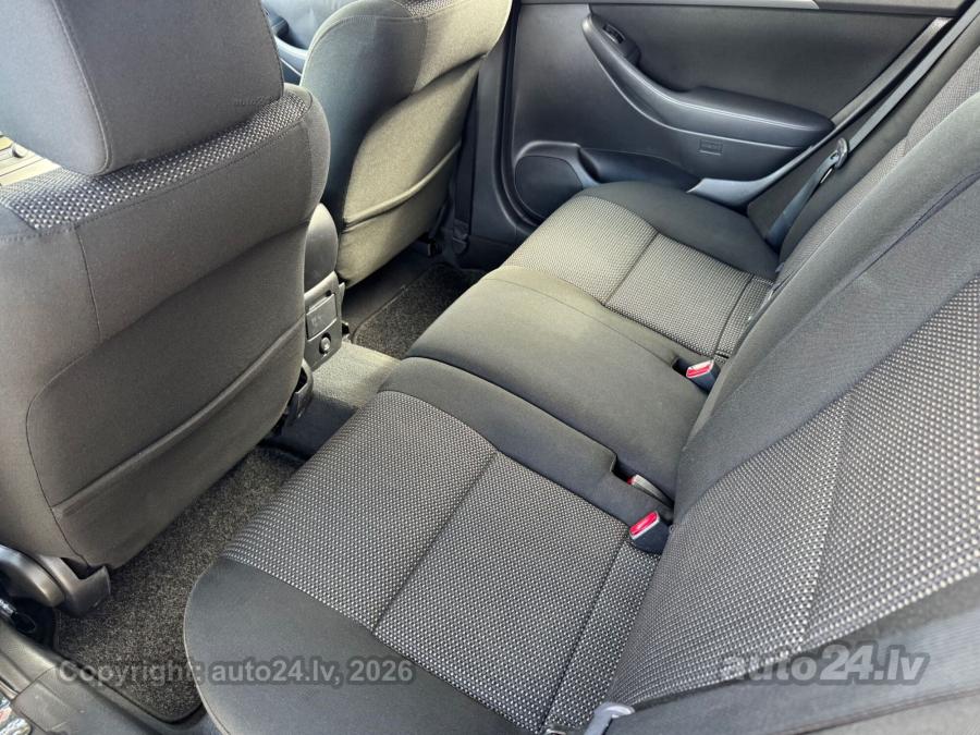 Черный Тойота Авенсис 2006 в Выру, объемом двигателя 2.20 л и пробегом 252 тыс. км за 2490 €, фото 10 на AUTOMOTO.COM.LV