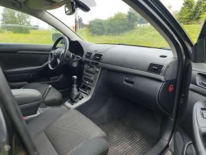 Black Toyota Avensis 2006 in Vilnius, with an engine capacity of 2.23 L and mileage of 398 thousand km for 900 €, photo 11 on AUTOMOTO.COM.LV