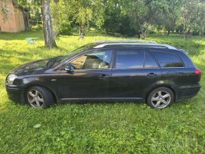 Melns Toyota Avensis 2006 Ogre, ar dzinēja tilpumu 2.20 L un nobraukumu 260 tūkst. km par 850 €, foto  vietnē AUTOMOTO.COM.LV