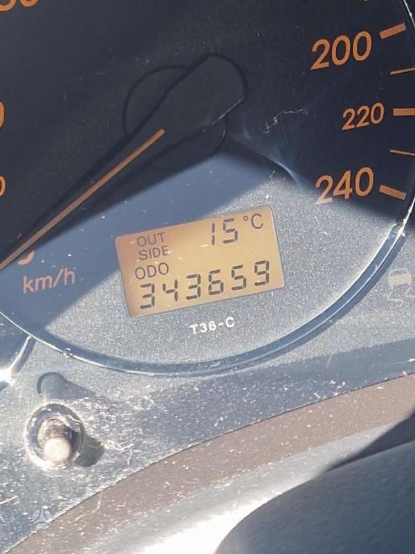 Black Toyota Avensis 2006 in Pakruojis, with an engine capacity of 2.23 L and mileage of 344 thousand km for 1850 €, photo 3 on AUTOMOTO.COM.LV