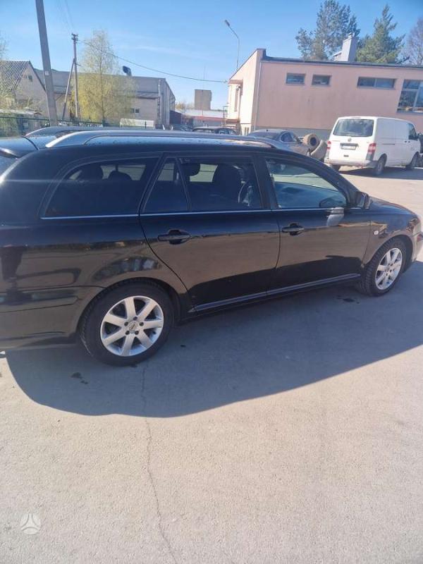 Black Toyota Avensis 2006 in Pakruojis, with an engine capacity of 2.23 L and mileage of 344 thousand km for 1850 €, photo 5 on AUTOMOTO.COM.LV