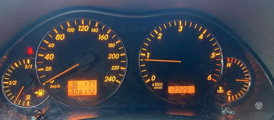 Melns Toyota Avensis 2006 Viļņa, ar dzinēja tilpumu 2.00 L un nobraukumu 300 tūkst. km par 950 €, foto 13 vietnē AUTOMOTO.COM.LV