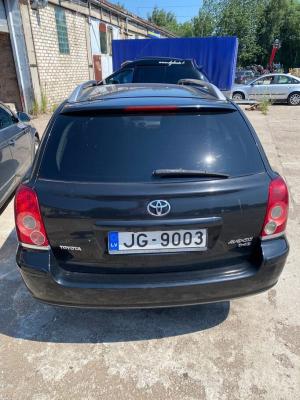 Melns Toyota Avensis 2006 Liepāja, ar dzinēja tilpumu 2.20 L un nobraukumu 350 tūkst. km par 1000 €, foto  vietnē AUTOMOTO.COM.LV
