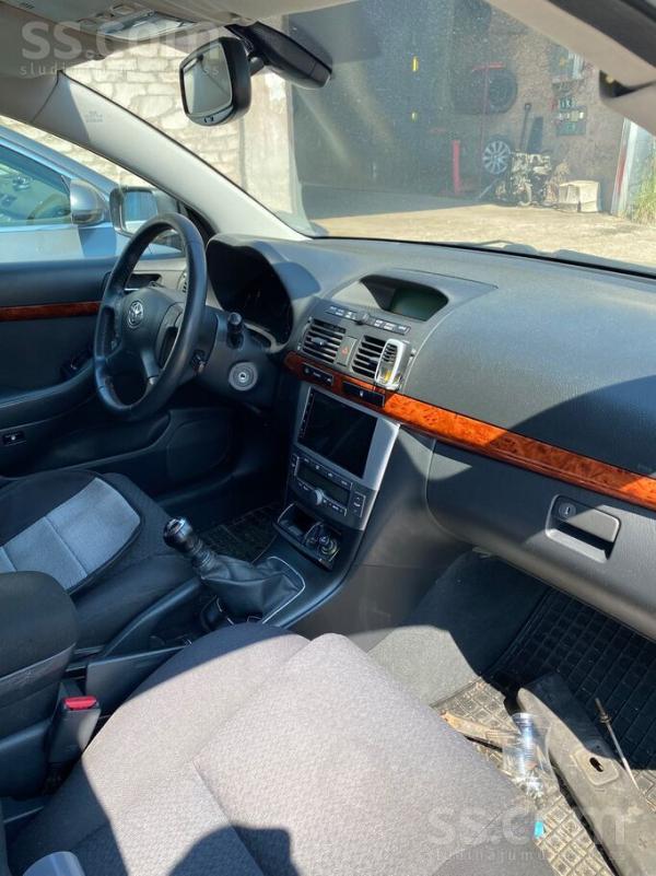 Black Toyota Avensis 2006 in Liepaja, with an engine capacity of 2.20 L and mileage of 350 thousand km for 1000 €, photo 6 on AUTOMOTO.COM.LV