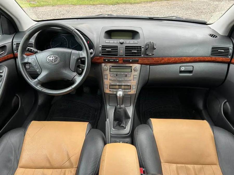 Black Toyota Avensis 2006 in Limbazi, with an engine capacity of 2.00 L and mileage of 216 thousand km for 2150 €, photo 8 on AUTOMOTO.COM.LV