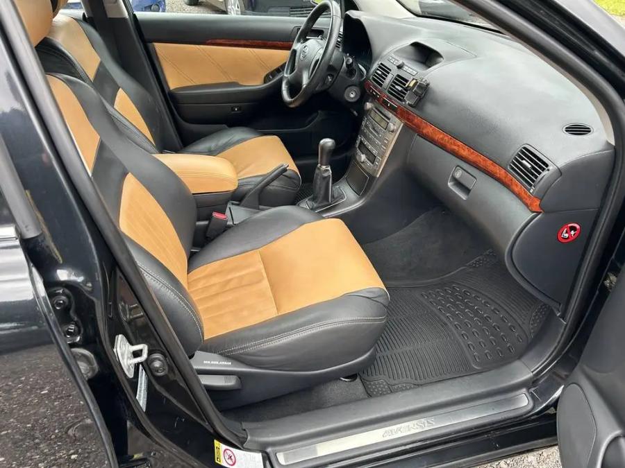 Black Toyota Avensis 2006 in Limbazi, with an engine capacity of 2.00 L and mileage of 216 thousand km for 2150 €, photo 9 on AUTOMOTO.COM.LV