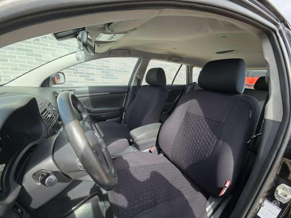 Black Toyota Avensis 2006 in Vilnius, with an engine capacity of 2.23 L and mileage of 397 thousand km for 2200 €, photo 5 on AUTOMOTO.COM.LV